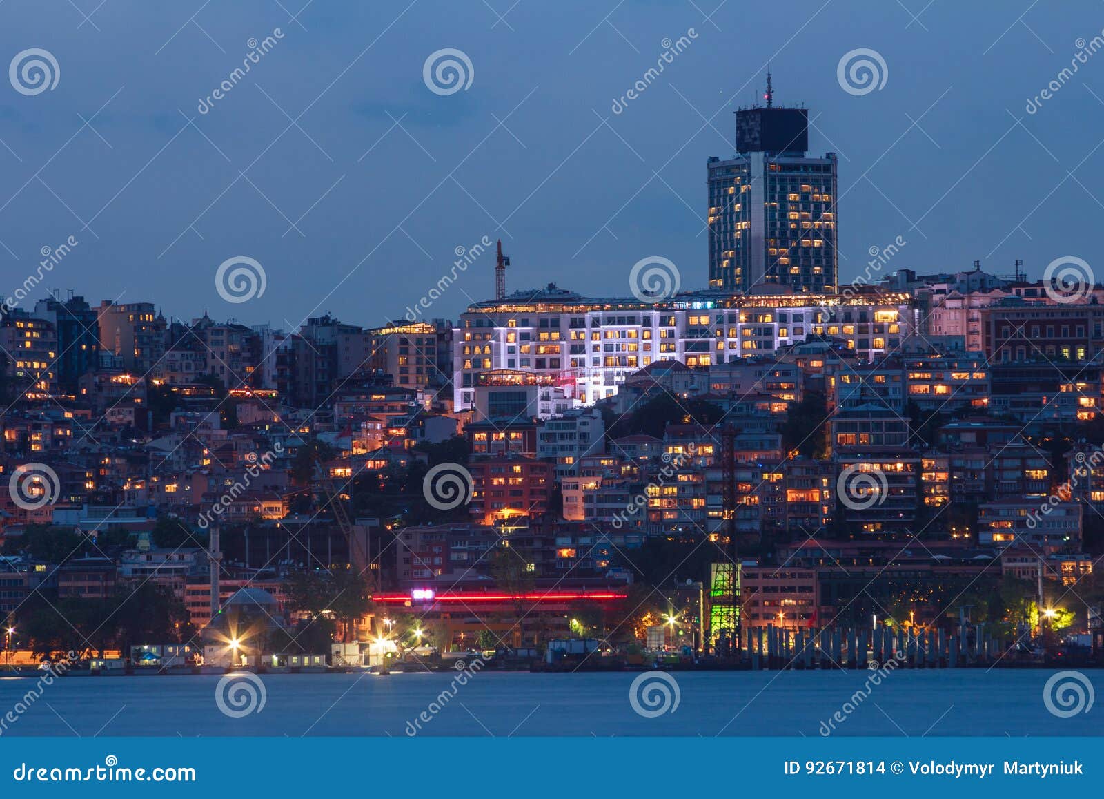 Paisaje De Estambul En La Noche Turquía Foto de archivo - Imagen de ... Paisaje De Estambul En La Noche Turquía Foto de archivo - Imagen de ...