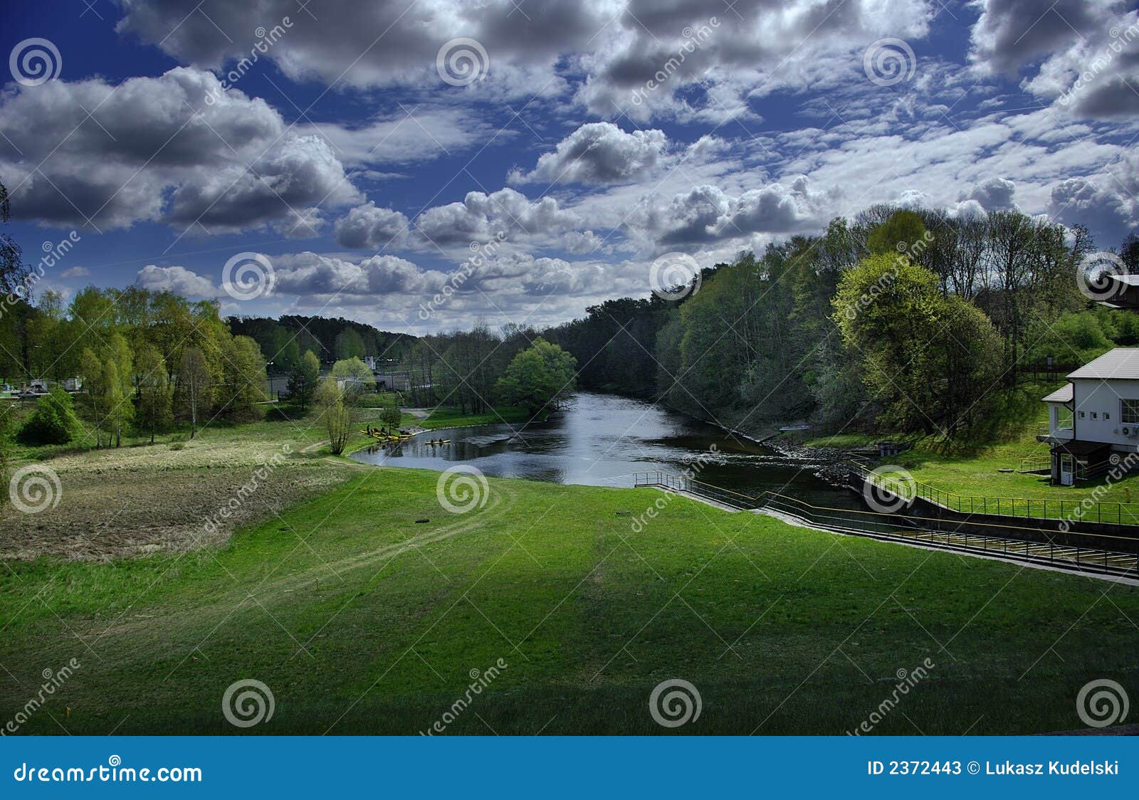 Paisaje de Mylow imagen de archivo. Imagen de lago, bosque - 2372443