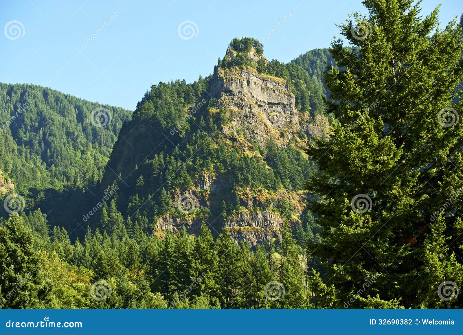 Paisaje de Oregon foto de archivo. Imagen de acantilado - 32690382