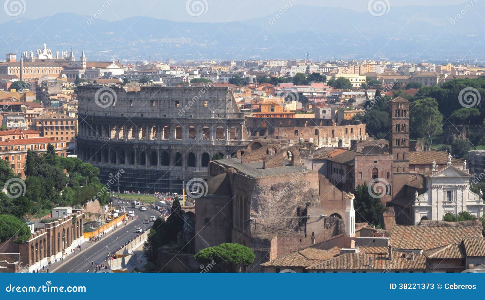 Paisaje De Roma Con El Coliseo Imagen de archivo - Imagen de vaticano ...