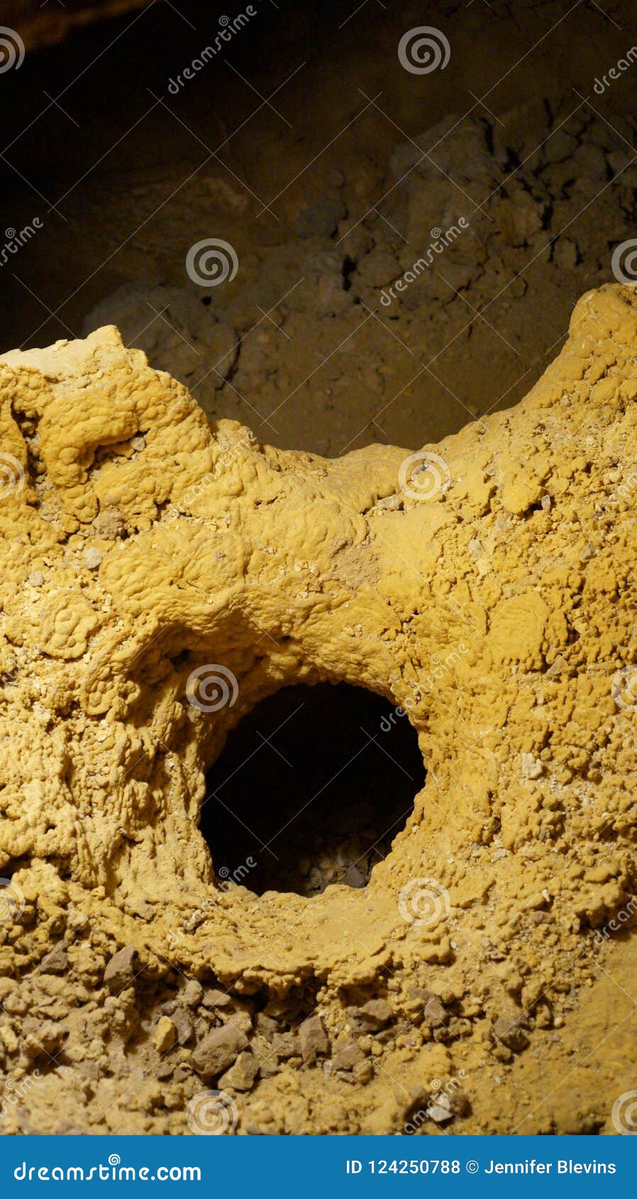 Paisaje Del Interior De Una Cueva Foto de archivo - Imagen de ...