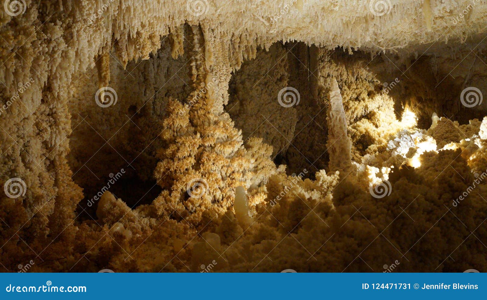Paisaje Del Interior De Una Cueva Imagen de archivo - Imagen de ...