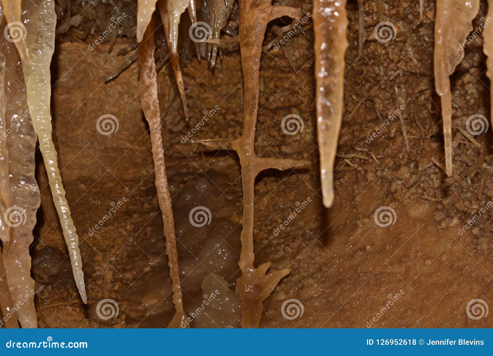 Paisaje Del Interior De Una Cueva Foto de archivo - Imagen de cueva ...