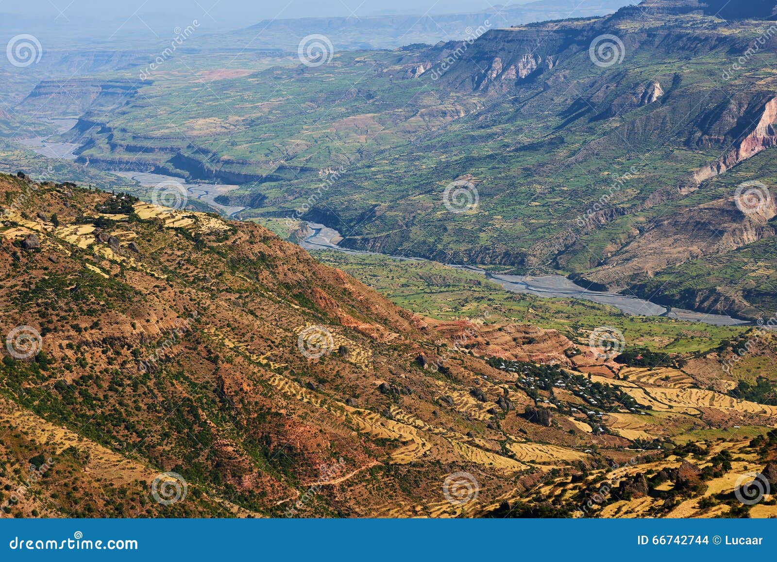 Paisaje del Valle del Rift foto de archivo. Imagen de valle - 66742744