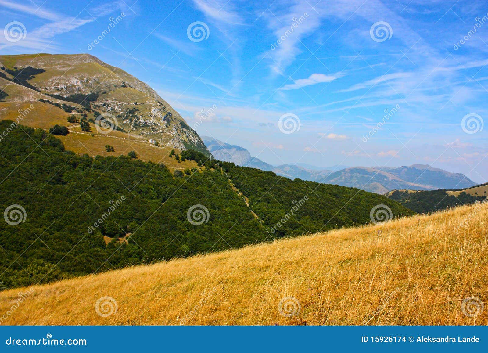 Paisajes Hermosos Del Apennines Foto de archivo - Imagen de recorrido ...