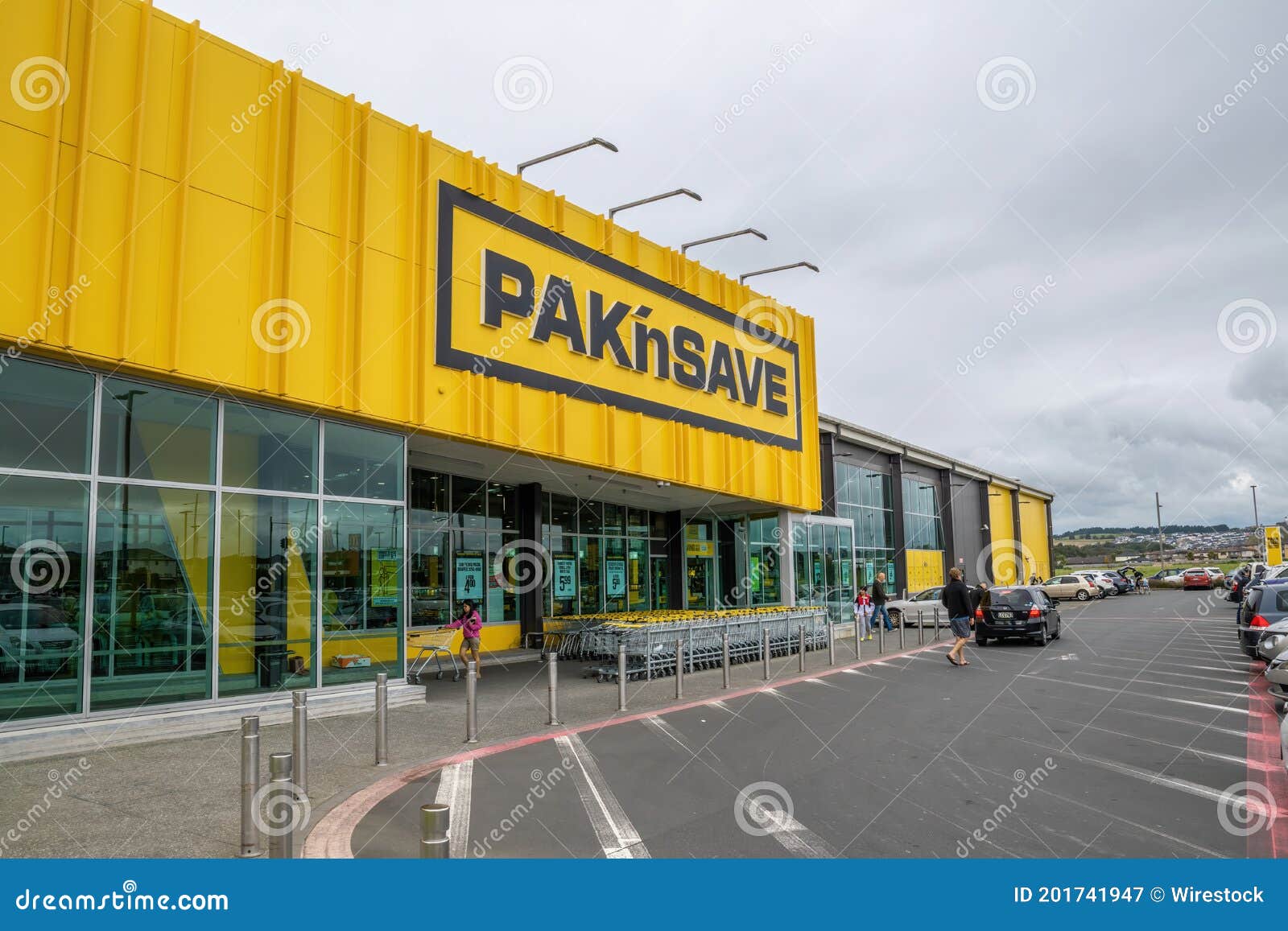 Pak NSave Supermarket in Ormiston Suburb Editorial Photography - Image ...