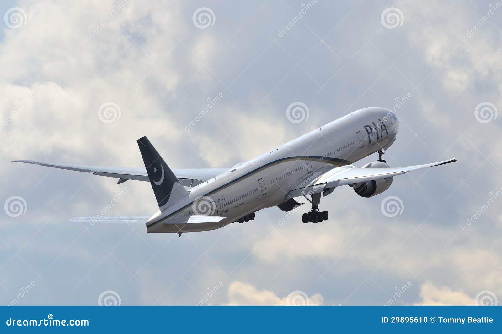 Pakistan Airways PIA Boeing 777 Editorial Image - Image of taking ...