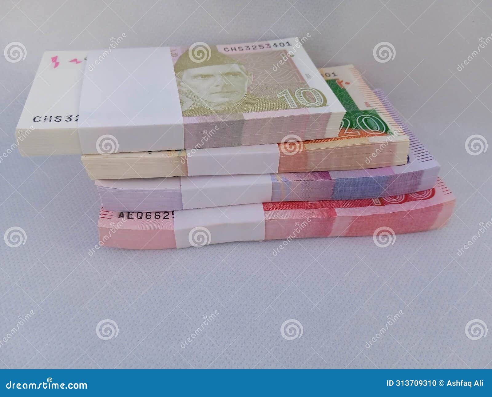 Pakistani New Currency Note Bundle of 10, 20, 50 and 100 Rupees. New ...