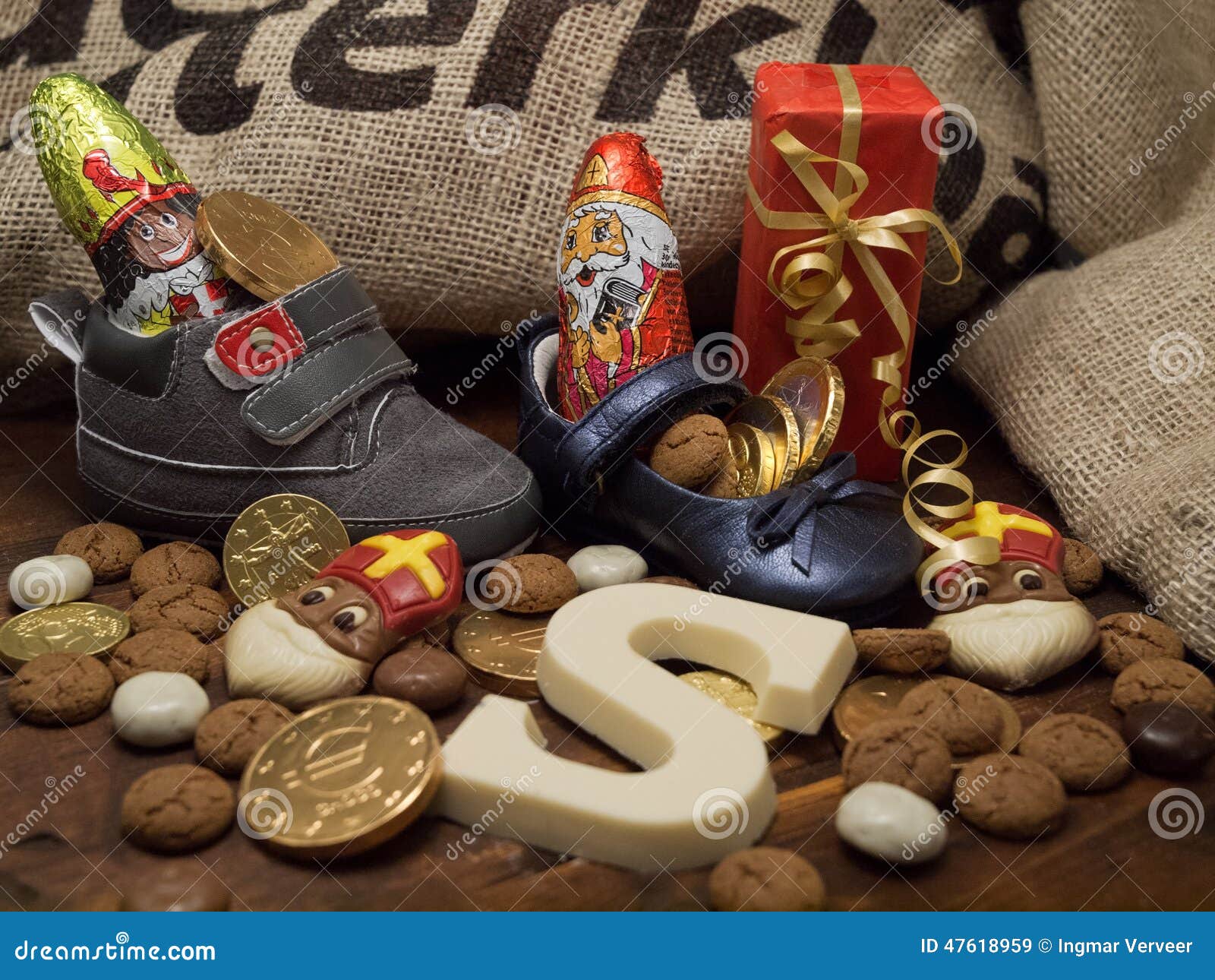 Pakjesavond, St Nicholas Day Stock Afbeelding - Image of bruin, canvas ...