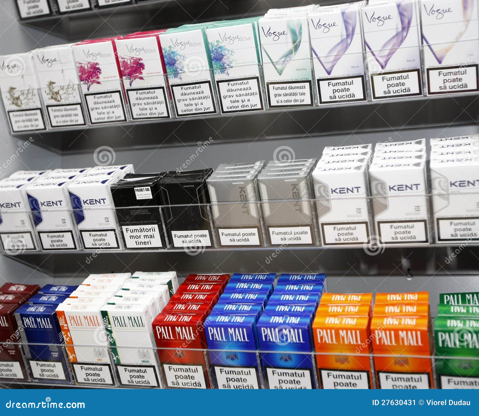 Pakken Sigaretten in Tabakswinkel Redactionele Foto - Image of ...