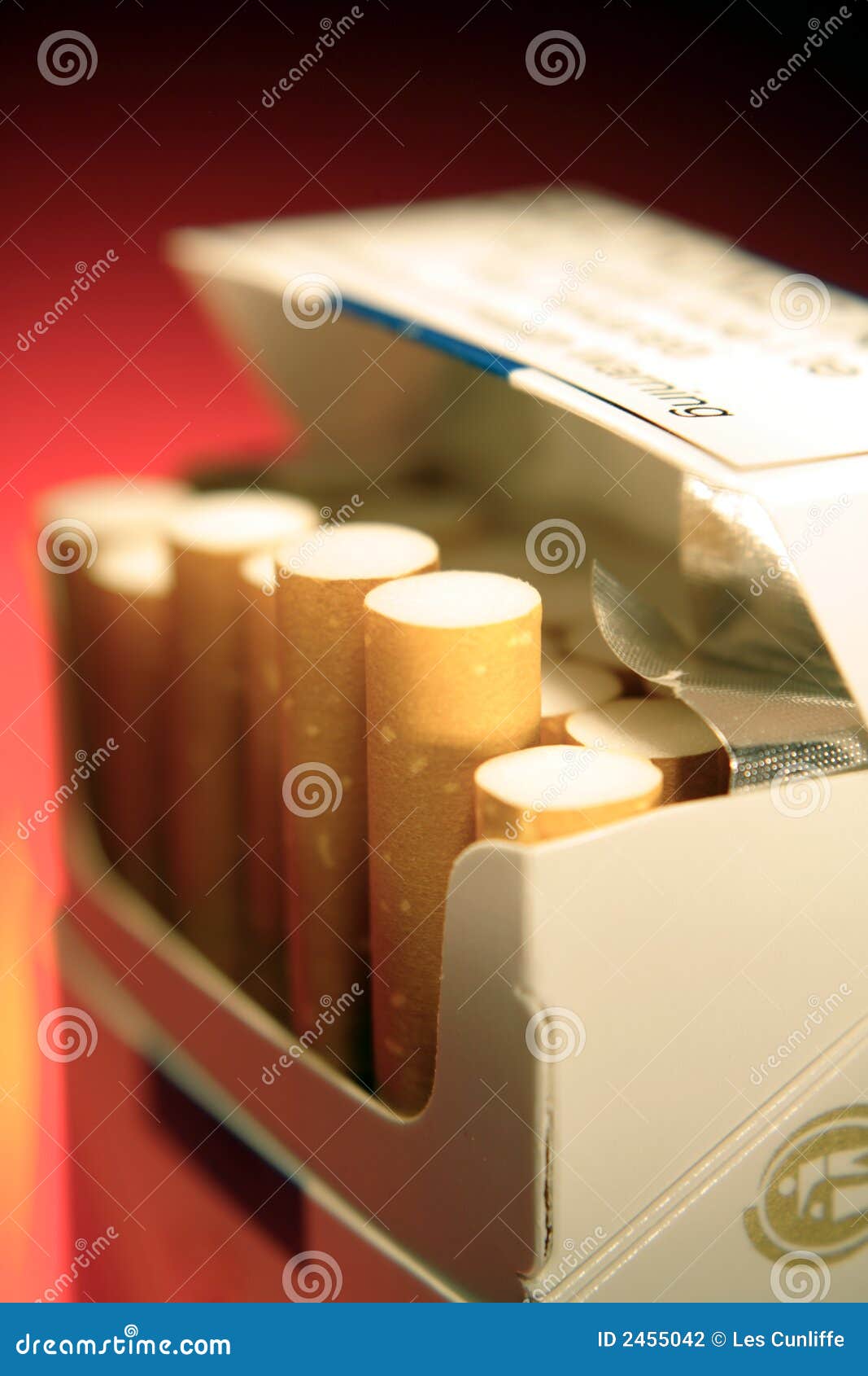 Pakket van sigaretten stock foto. Image of ongezond, giftig - 2455042