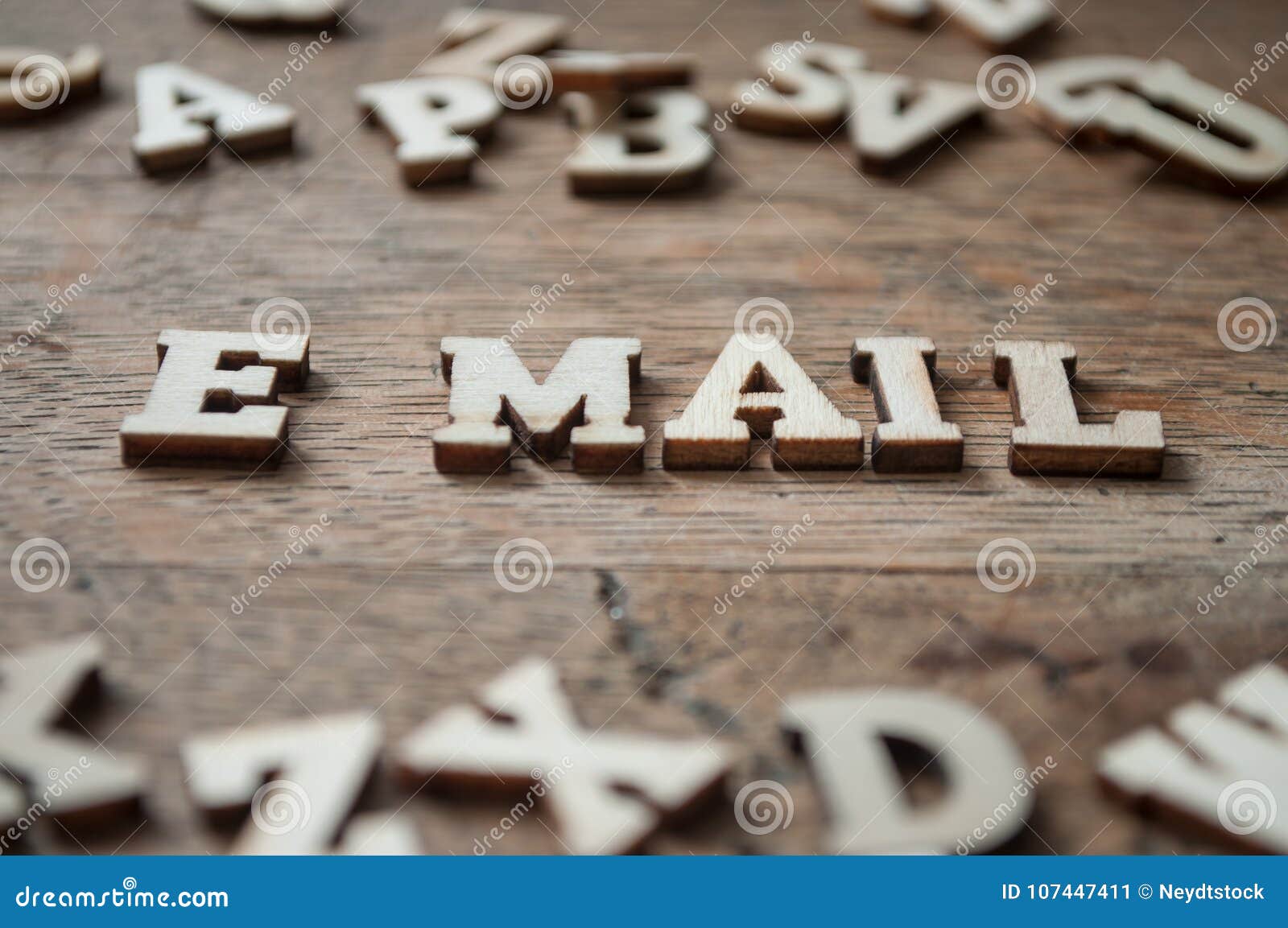 Palabra Con Las Letras De Madera - Email Del Concepto Imagen de archivo ...