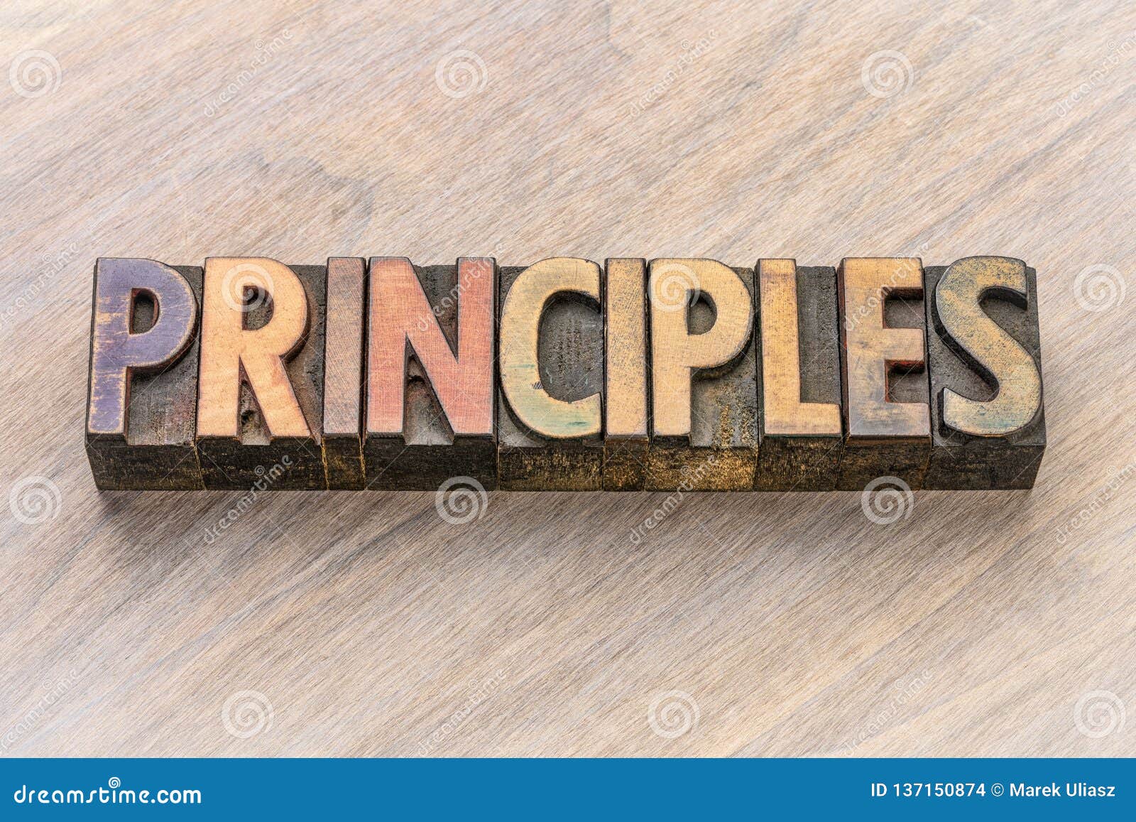 Palabra De Los Principios En El Tipo De Madera Foto de archivo - Imagen ...