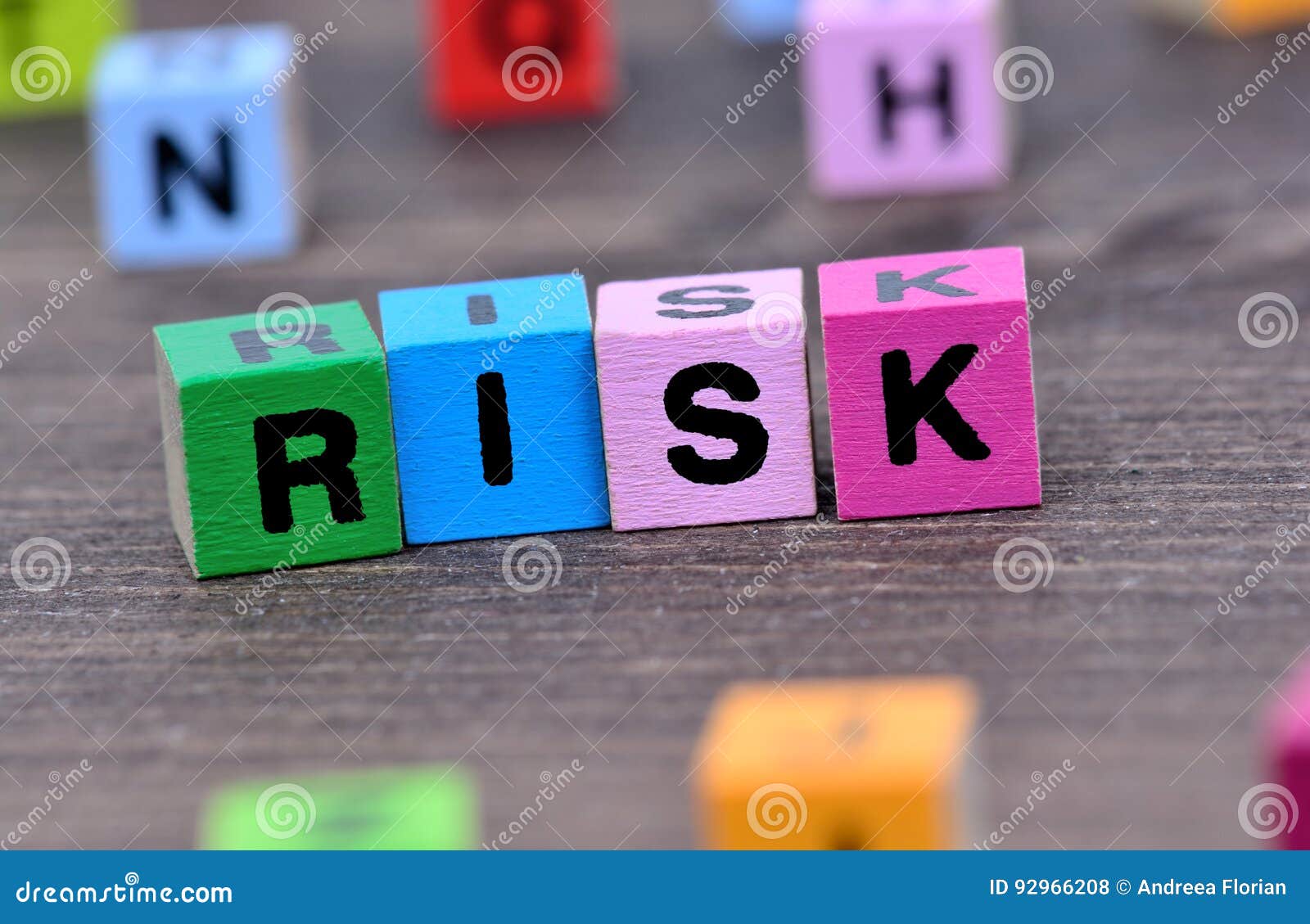 Palabra Del Riesgo En La Tabla Foto de archivo - Imagen de madera ...