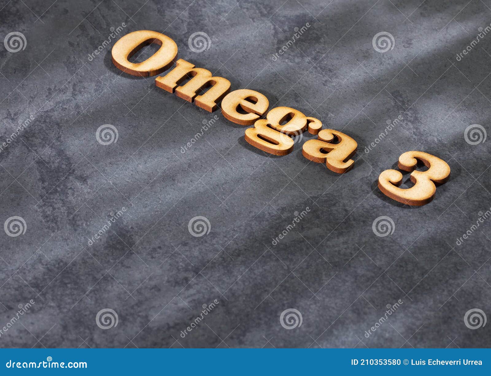 Palabra Omega 3 En Espacio De Texto De Letras De Madera Foto de archivo ...