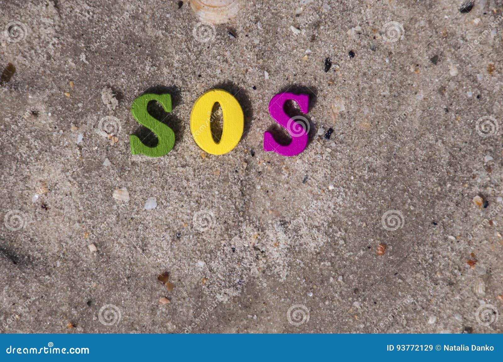 Palabra SOS De Letras De Madera Imagen de archivo - Imagen de cubo ...