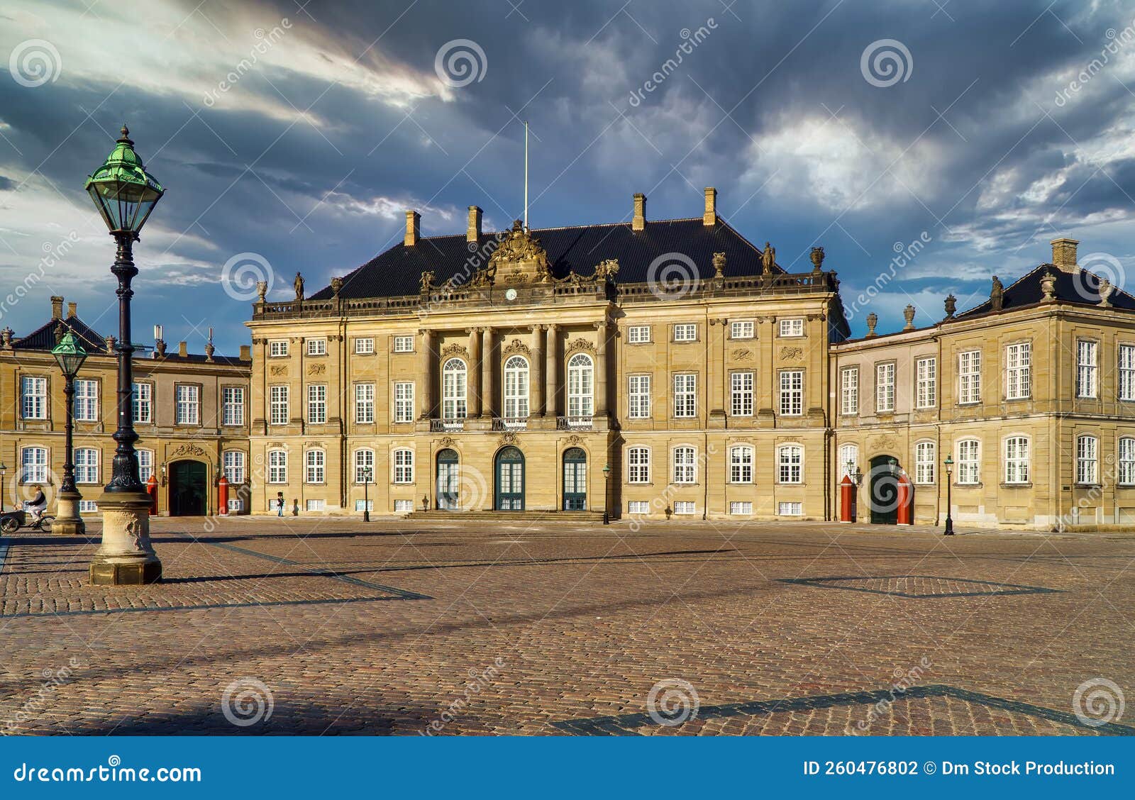 The Palace of Amalienborg in Copenhagen Editorial Photography - Image ...