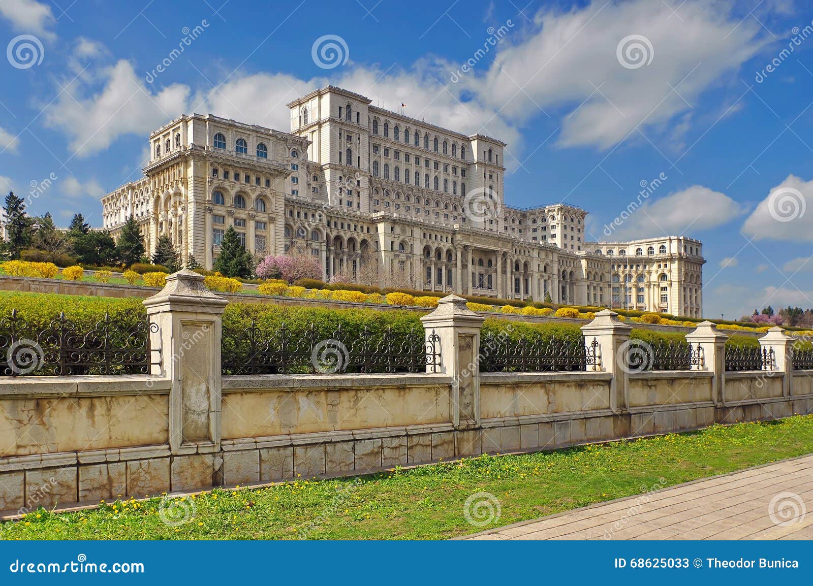 The Palace of the Parliament - Landmark Attraction in Bucharest ...