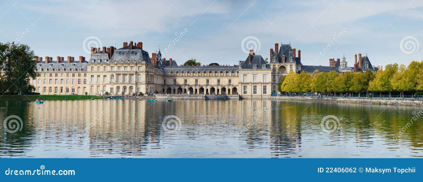 Palace and Pond in Fontainebleau Stock Photo - Image of journey, lake ...