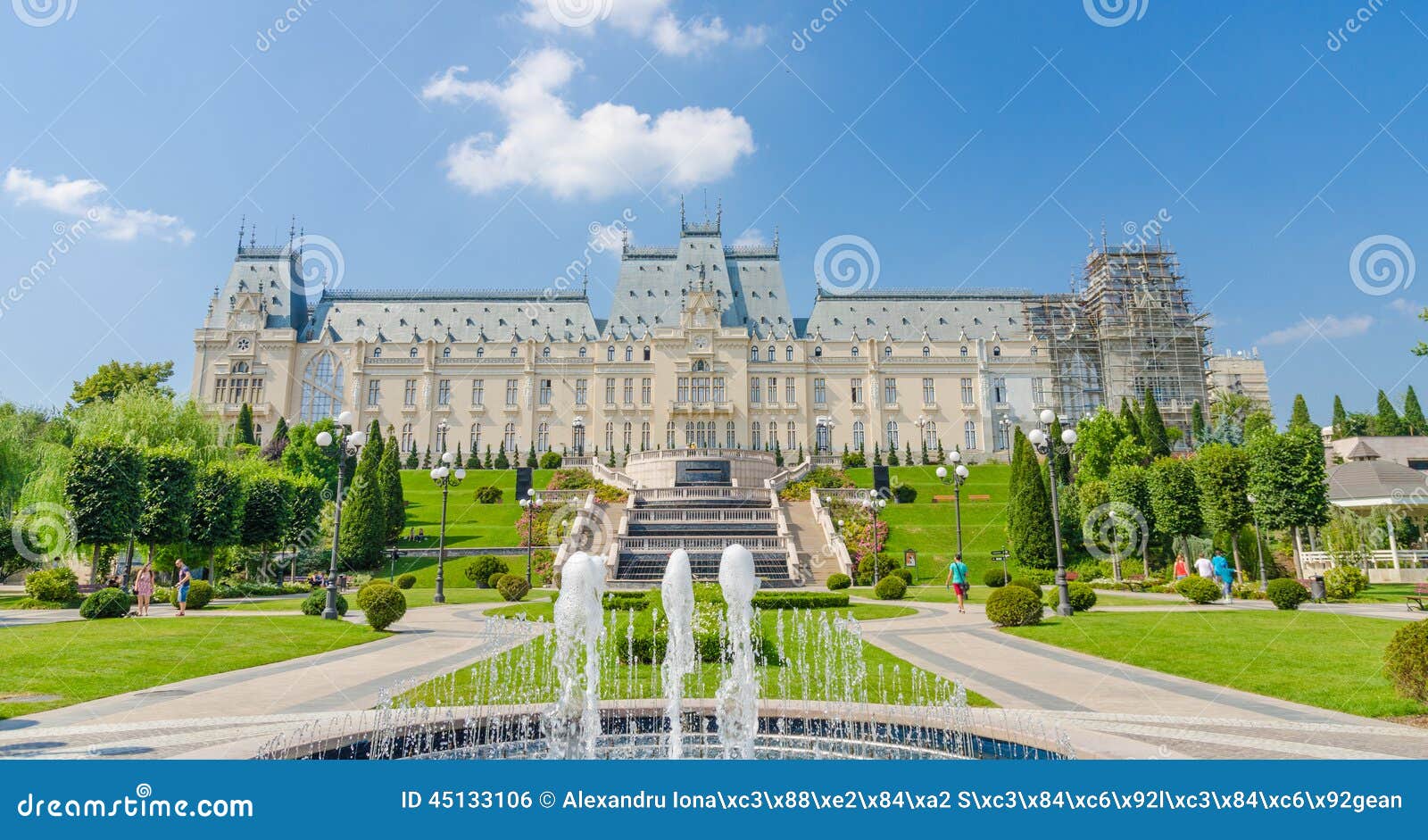 Palacio cultural en Iasi foto editorial. Imagen de verde - 45133106