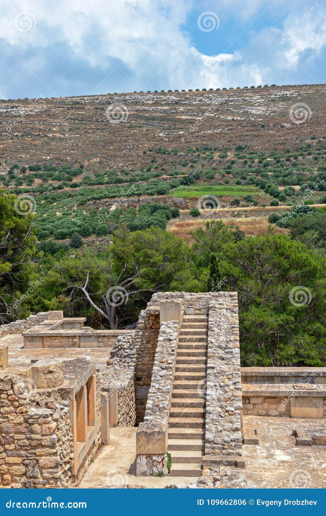 Palacio De Knossos En Creta, Grecia Foto de archivo - Imagen de paisaje ...