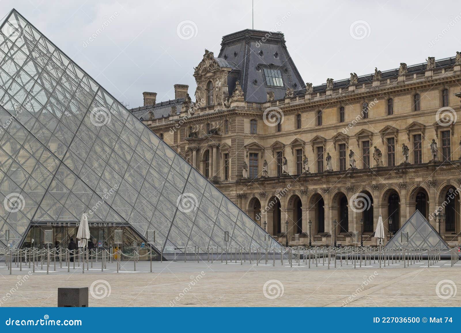 Palacio de louvre paris imagen editorial. Imagen de europeo - 227036500