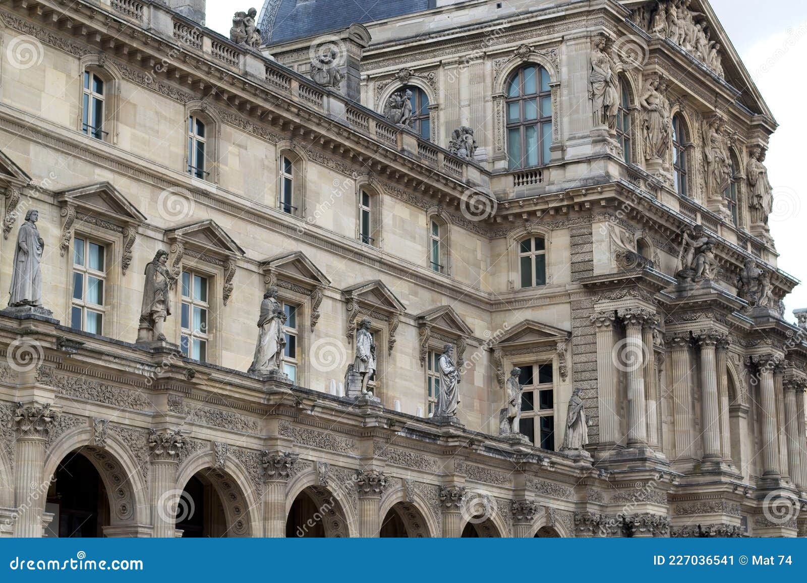 Palacio de louvre paris foto editorial. Imagen de famoso - 227036541