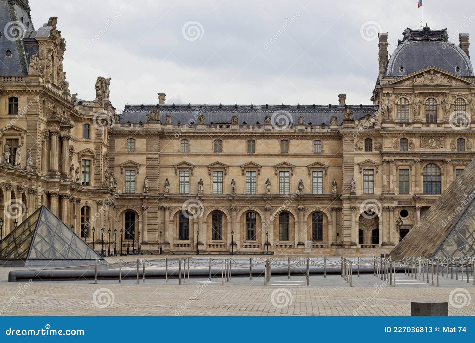 Palacio de louvre paris foto de archivo editorial. Imagen de cultura ...