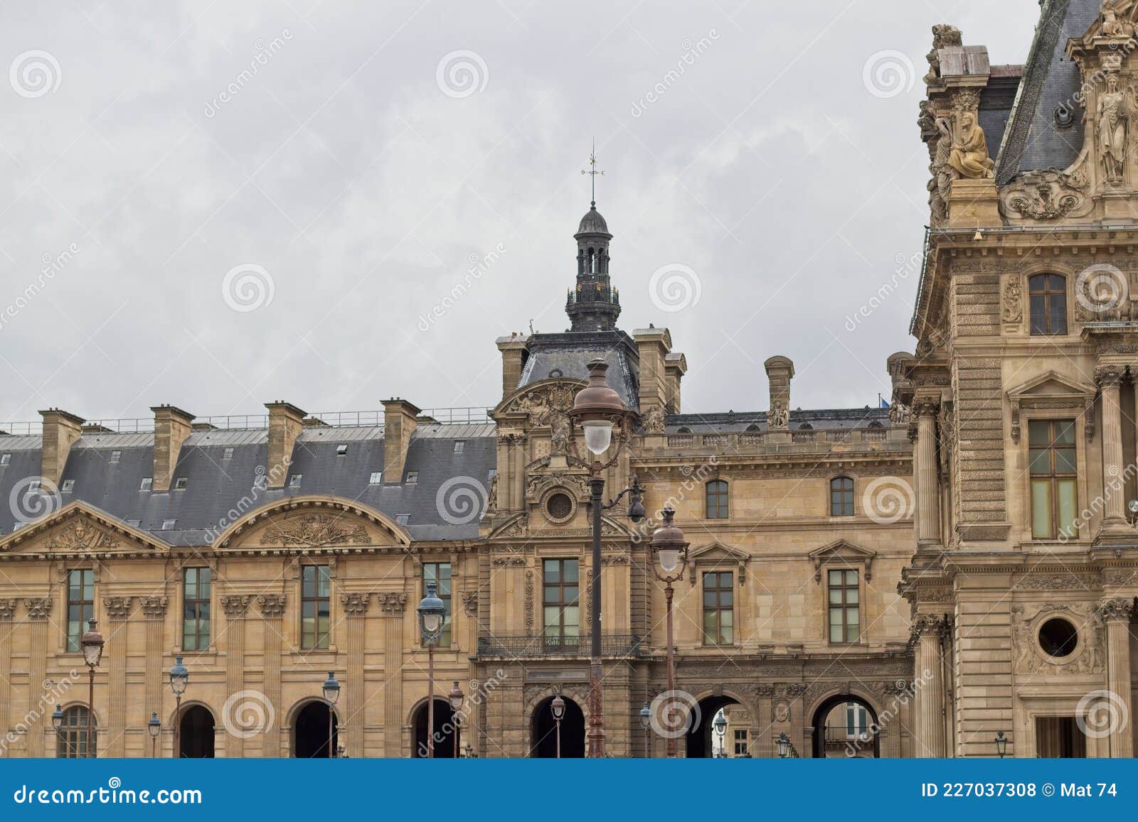 Palacio de louvre paris foto de archivo. Imagen de fachada - 227037308