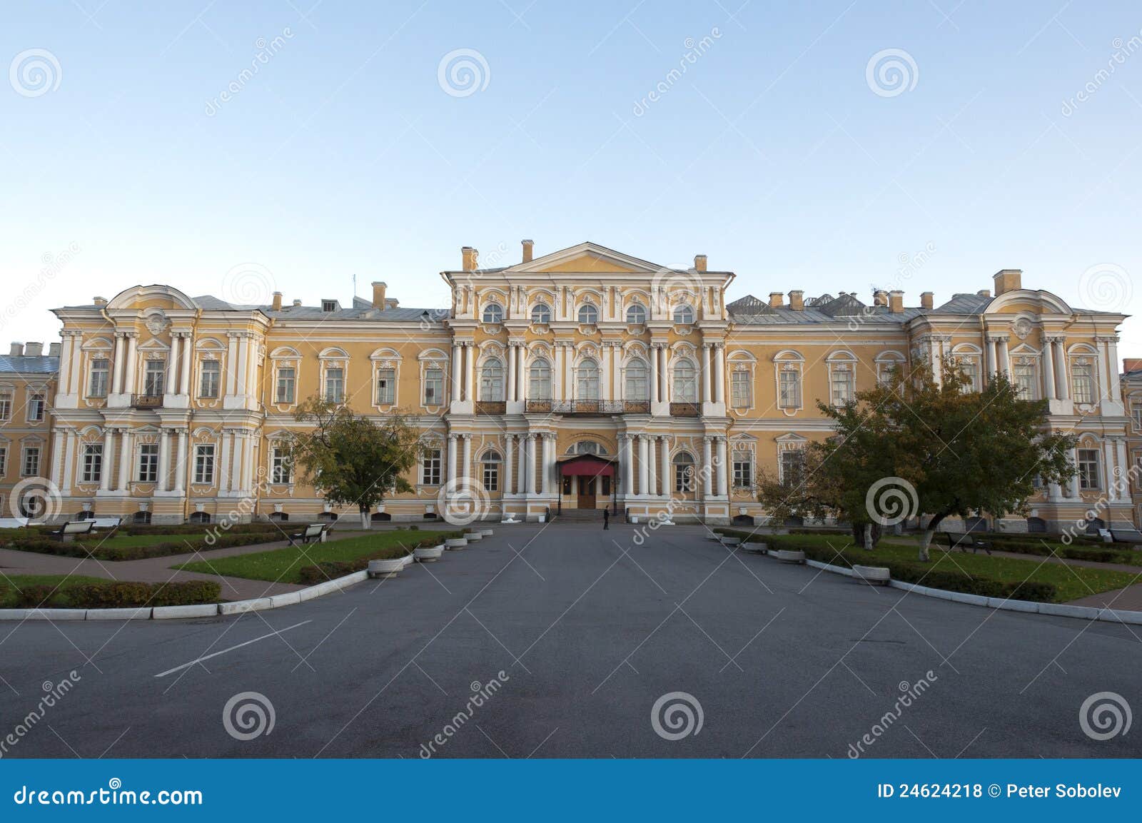 Palacio De Vorontsov. St Petersburg, Rusia Foto de archivo - Imagen de cielo, edificio: 24624218