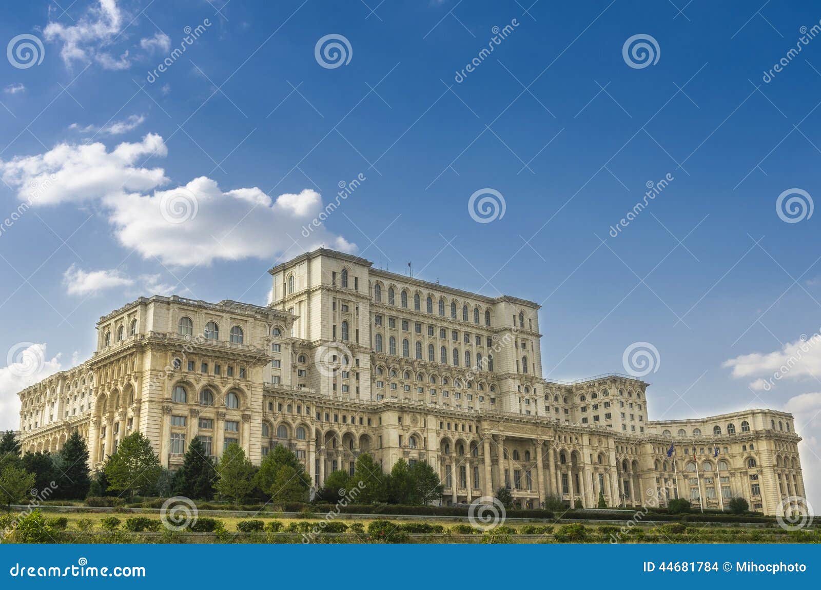 Palacio Del Parlamento Bucarest Imagen de archivo editorial - Imagen de ...