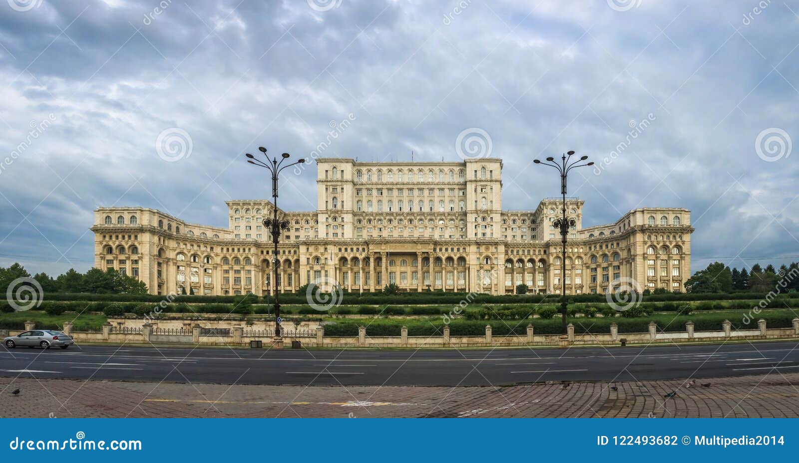 Palacio Del Parlamento En Bucarest Fotografía editorial - Imagen de ...