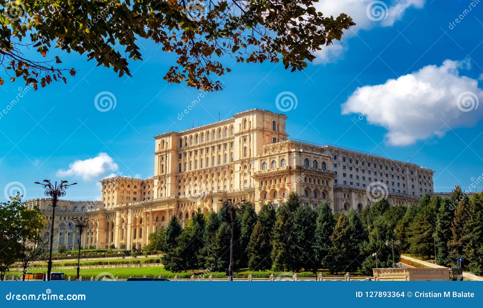 Palacio Del Parlamento En Bucarest Foto de archivo - Imagen de rumania ...
