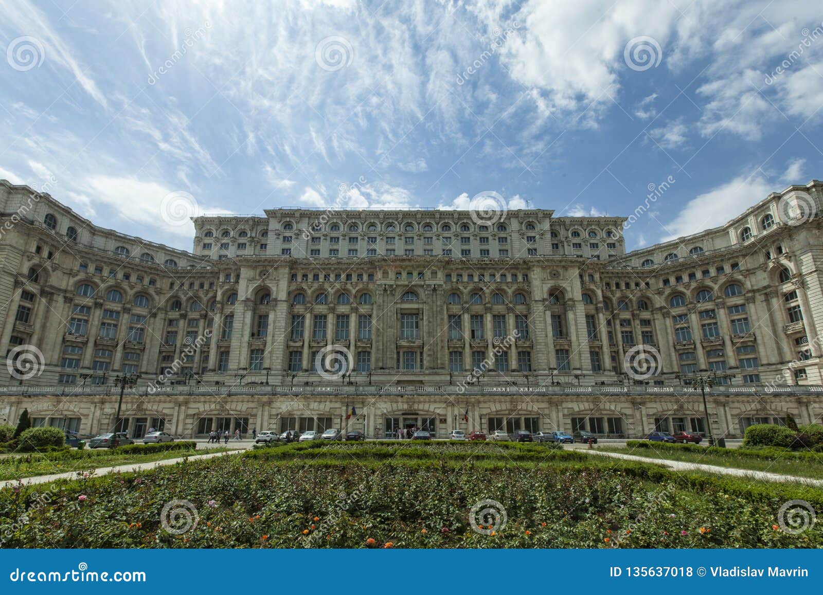 Palacio Del Parlamento Rumano Fotos De Stock - Download 843 Fotos ...