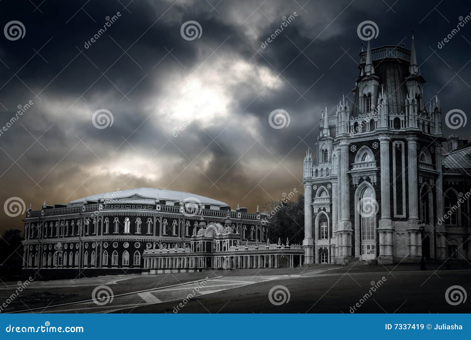 Palacio gótico imagen de archivo. Imagen de nubes, conjunto - 7337419