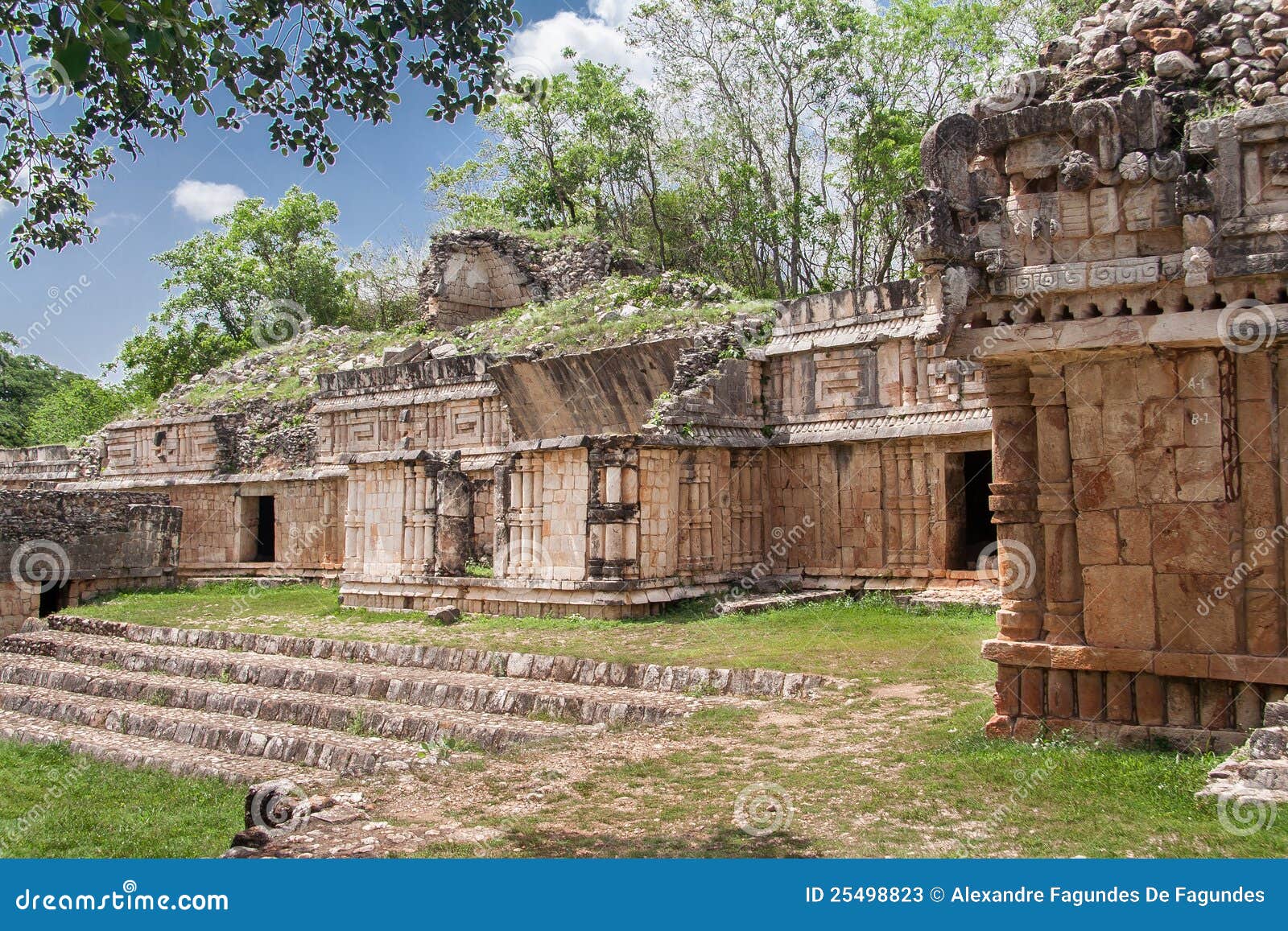 Palacio Labna del maya imagen de archivo. Imagen de ruta - 25498823