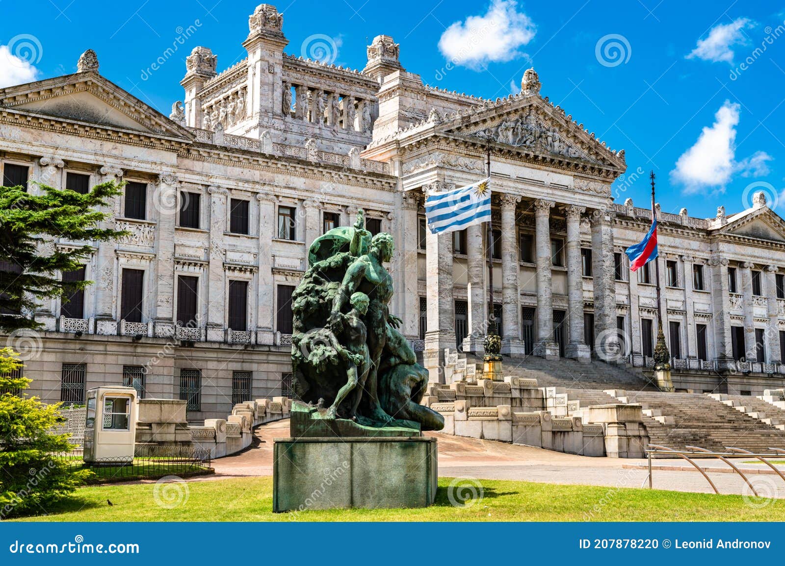 Palacio Legislativo De Uruguay En Montevideo Foto de archivo - Imagen ...