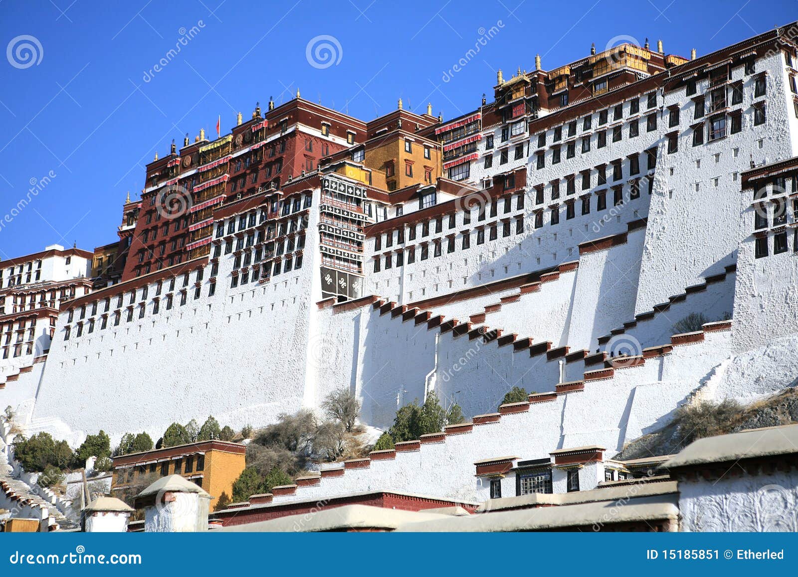 Palais grand de potala image stock. Image du grand, palais - 15185851