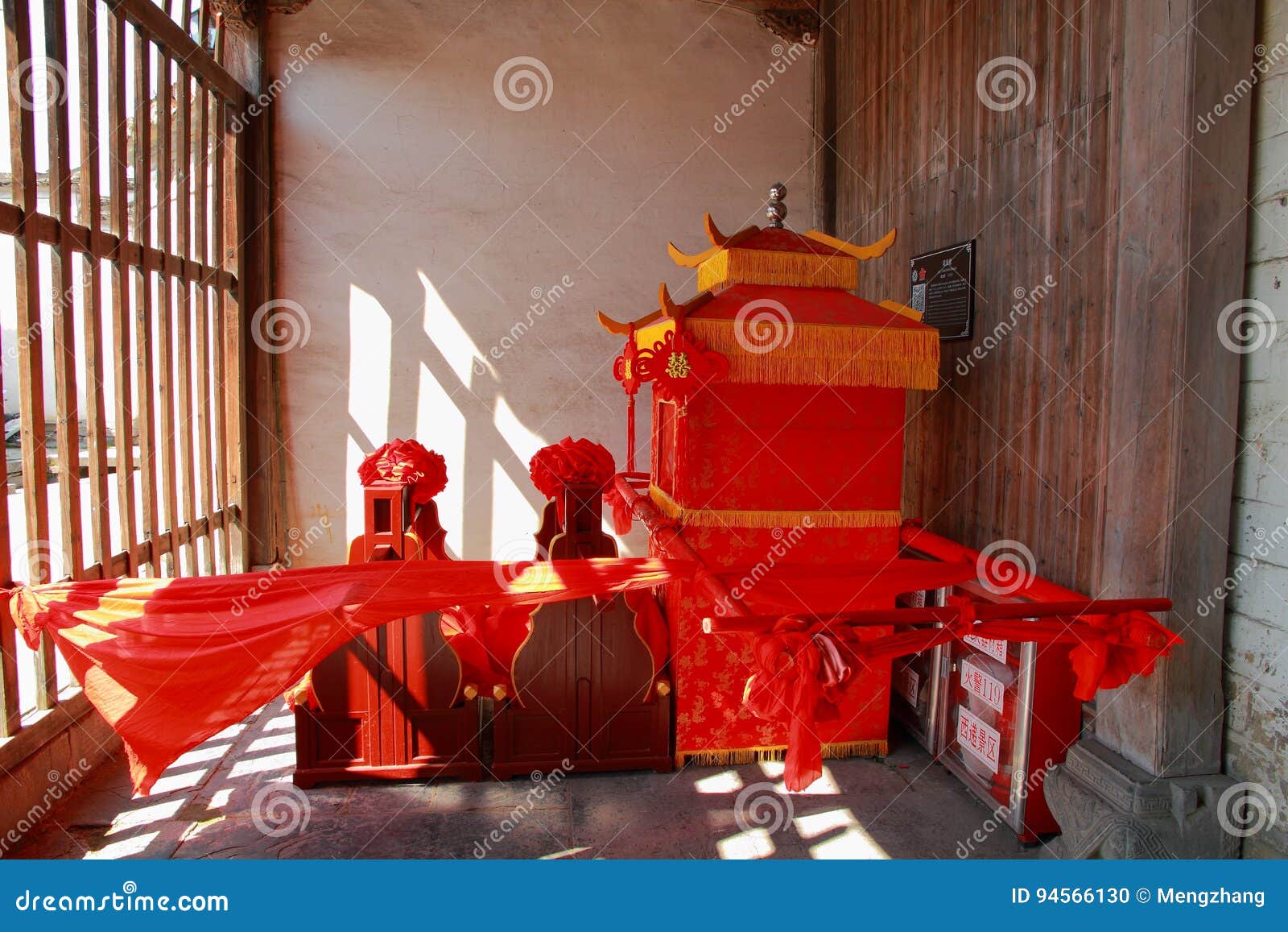 Palanquin Fotos De Stock - Descarga 580 Fotos Libres de Derechos