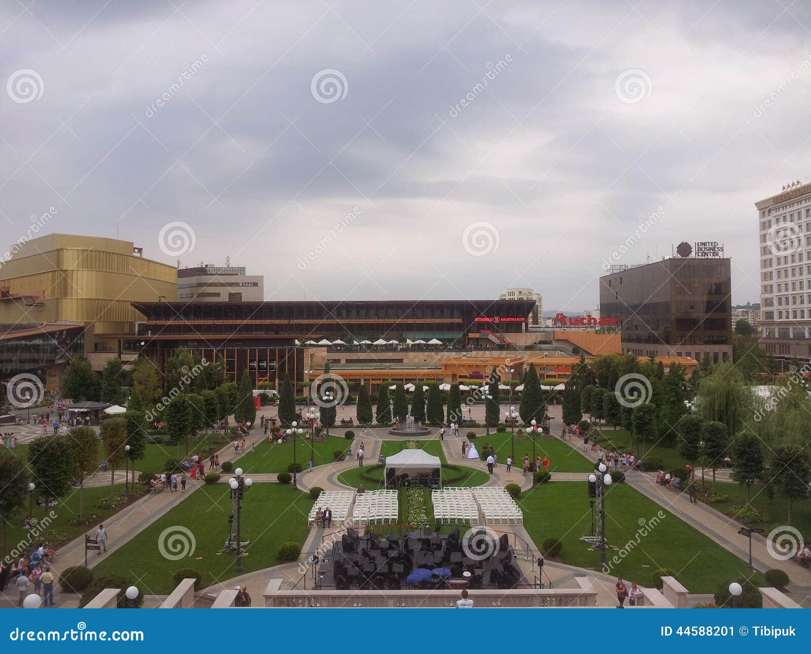 Palas mall garden in Iasi editorial photo. Image of iasi - 44588201