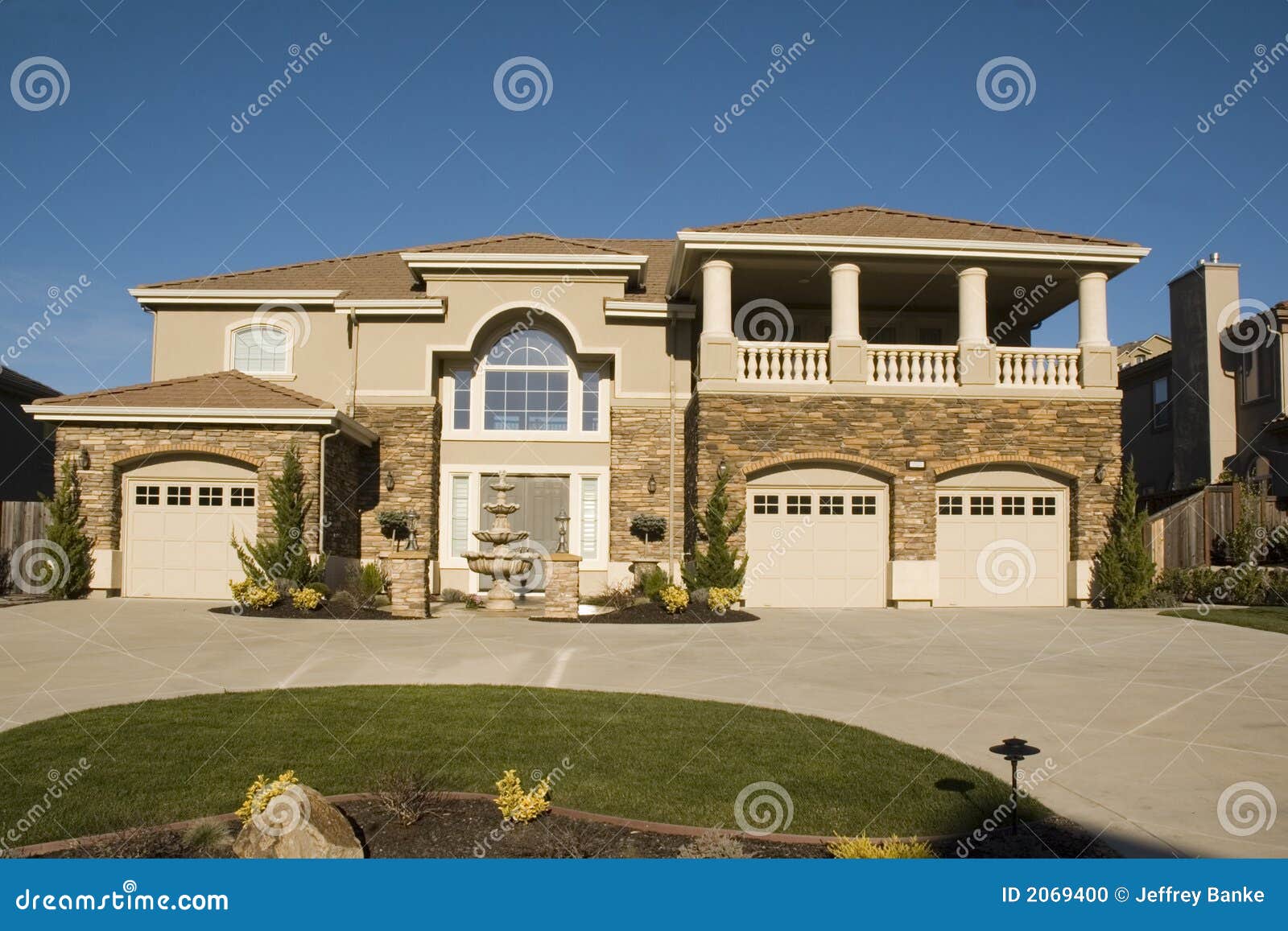 Palatial home in nor Cal stock photo. Image of bark, house - 2069400