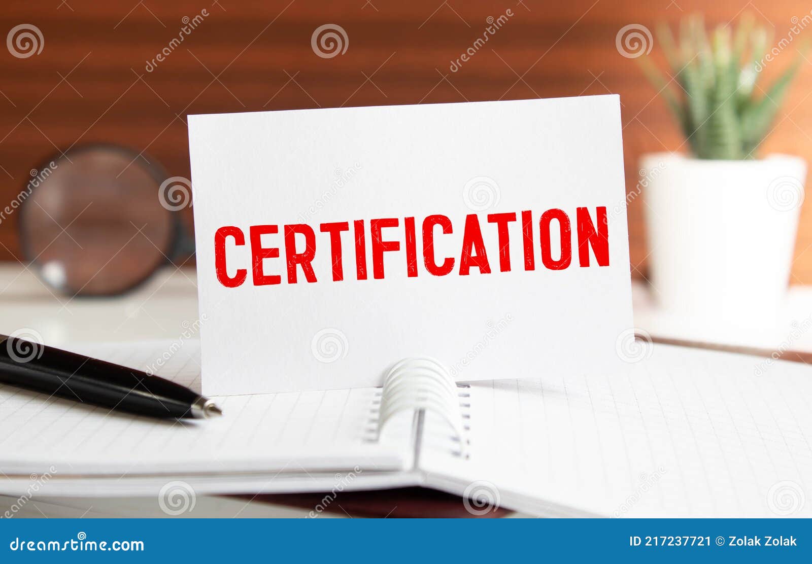 Palavra Do Certificado Escrita Em Carta Do Envelope Imagem de Stock ...