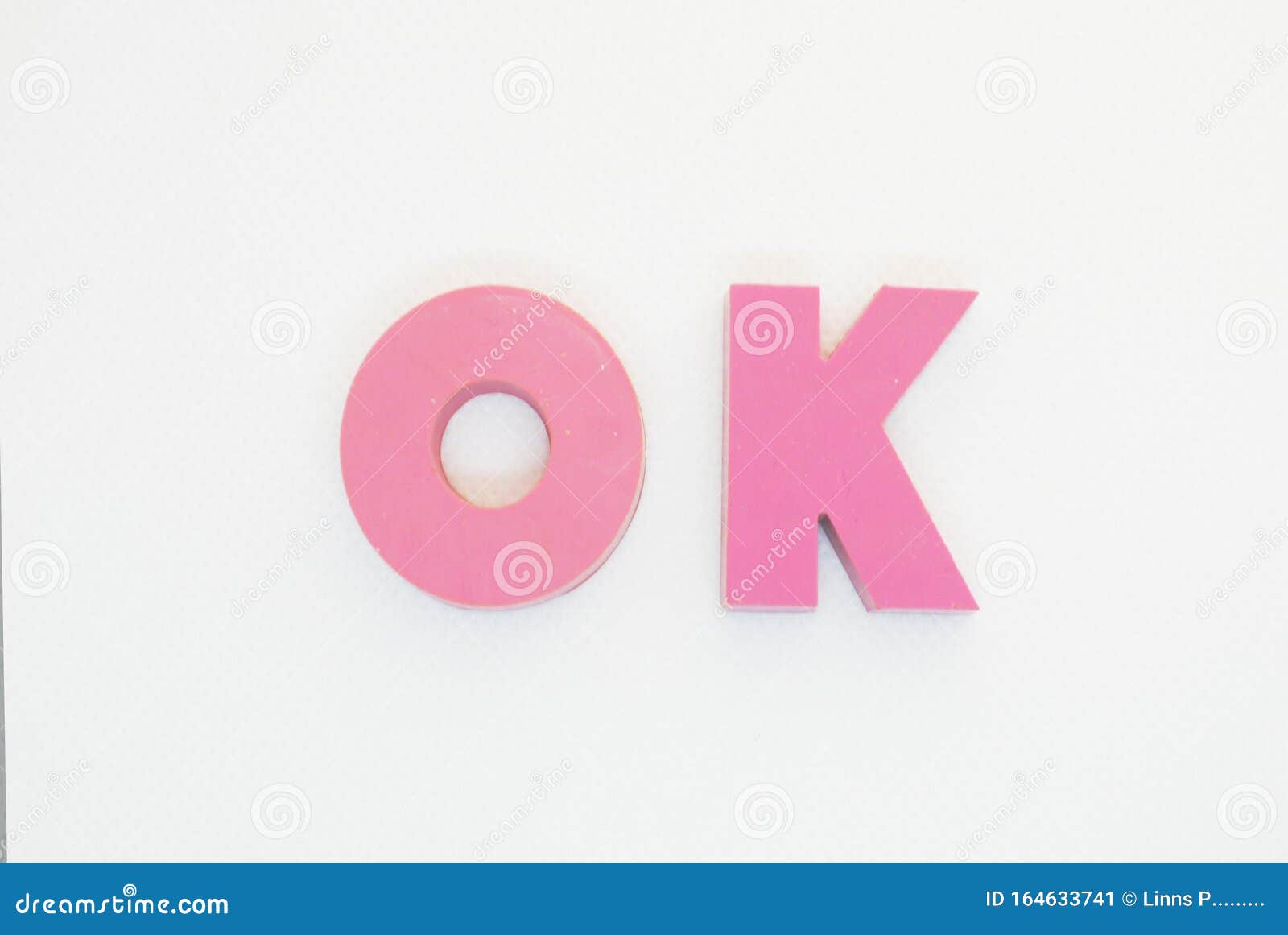 Palavras "ok" Com Letras Em Fundo Branco Imagem de Stock - Imagem de ...