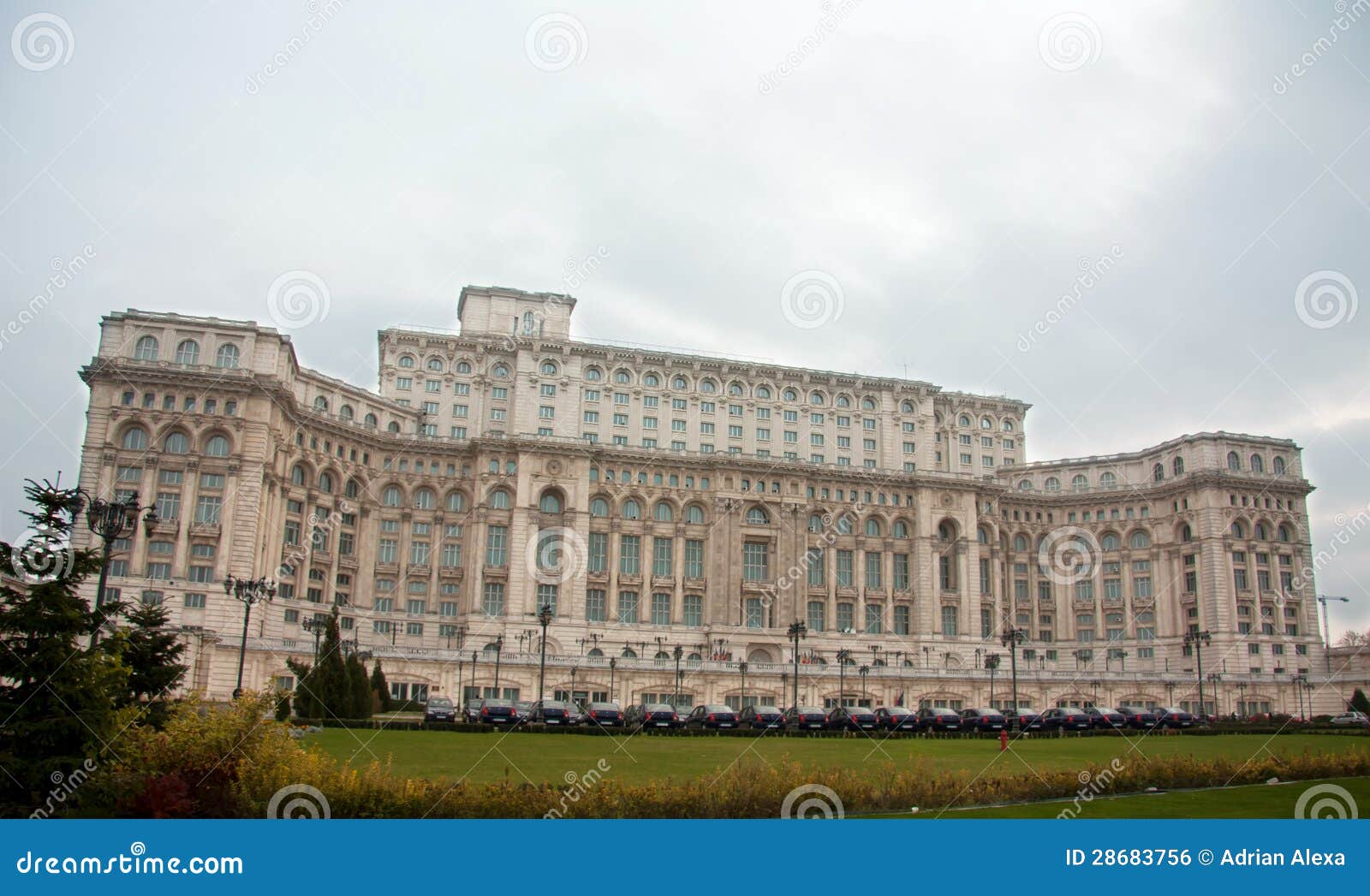 Palazzo Del Parlamento a Bucarest Fotografia Stock - Immagine di fronte ...
