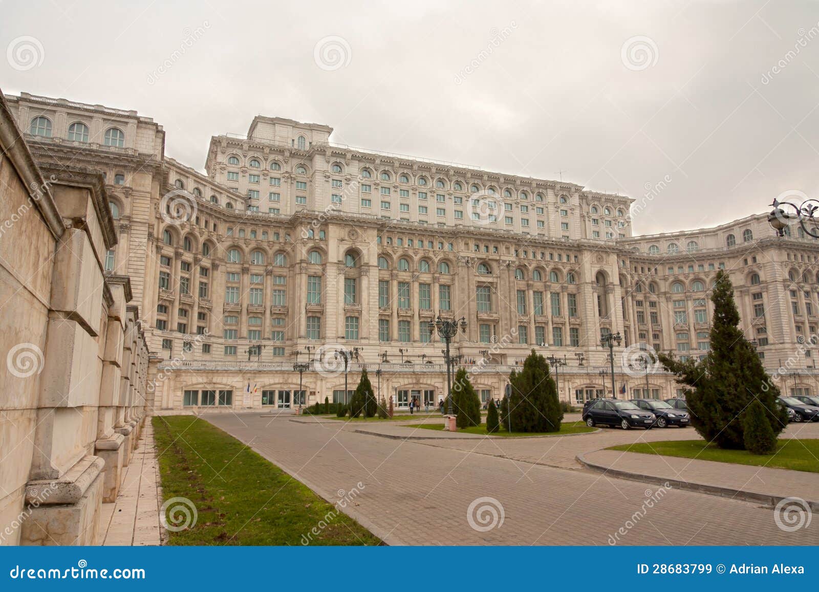 Palazzo Del Parlamento a Bucarest Immagine Stock - Immagine di limite ...