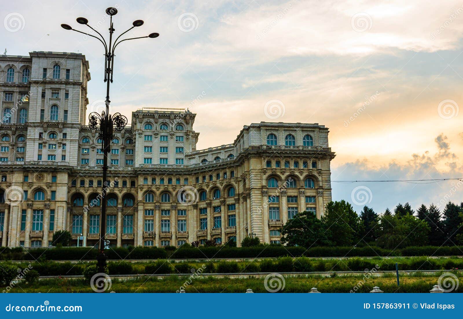 Palazzo Del Parlamento a Bucarest, Capitale Della Romania Immagine ...