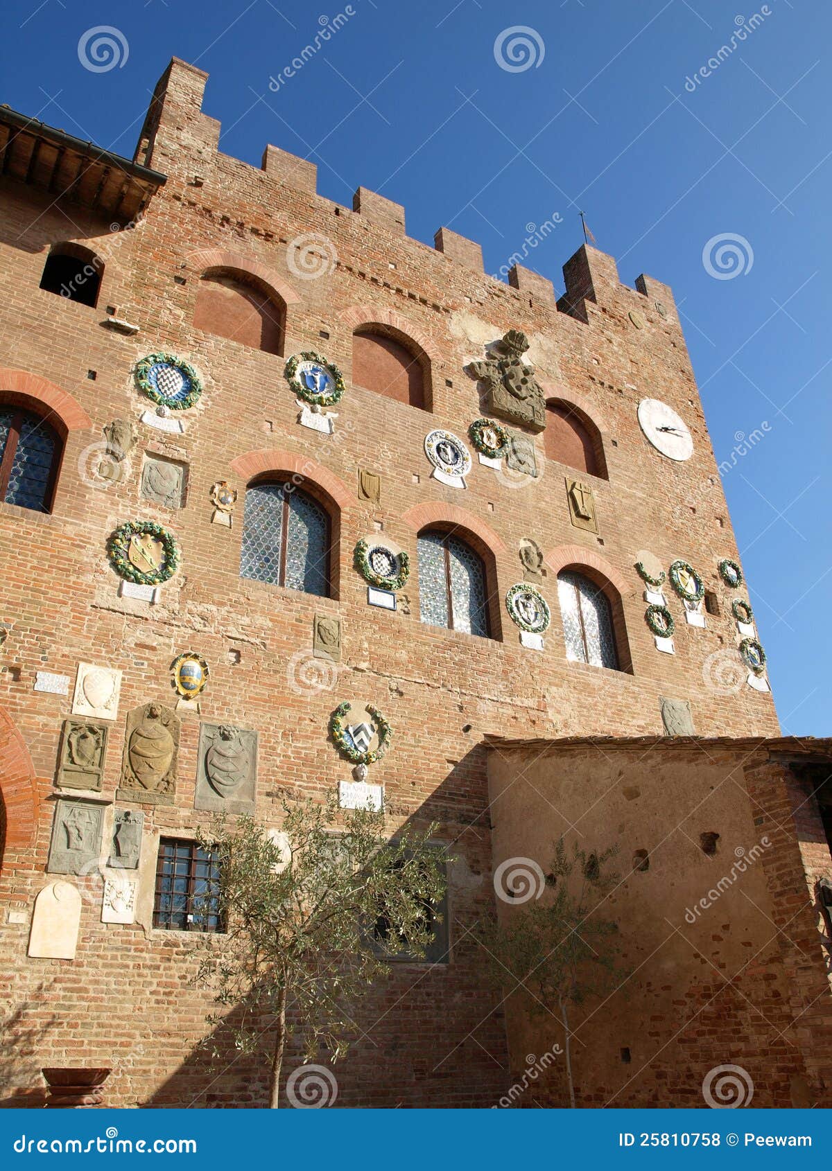 Palazzo Pretorio photo stock. Image du ville, railway - 25810758