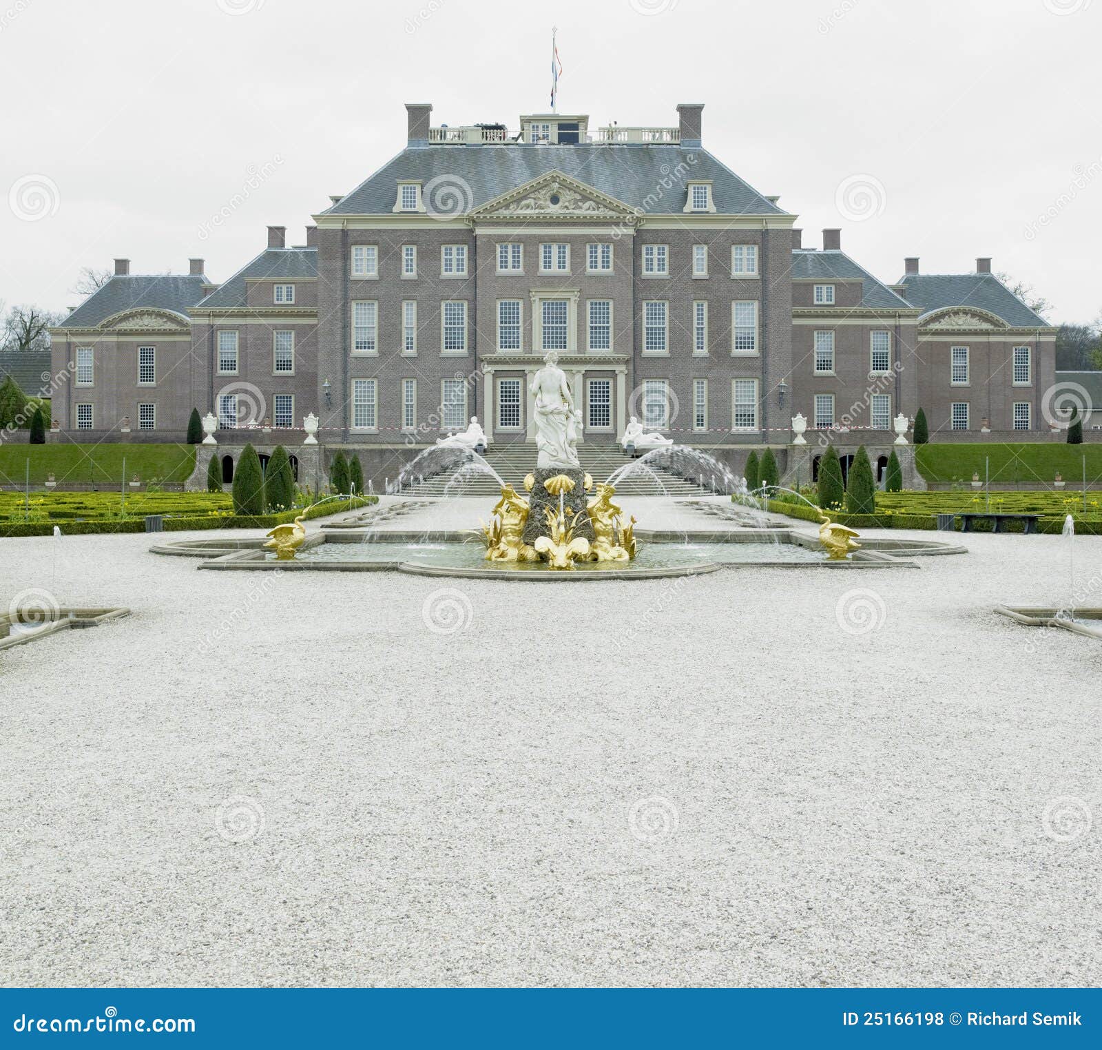 Paleis Het Loo Castle stock photo. Image of locations - 25166198