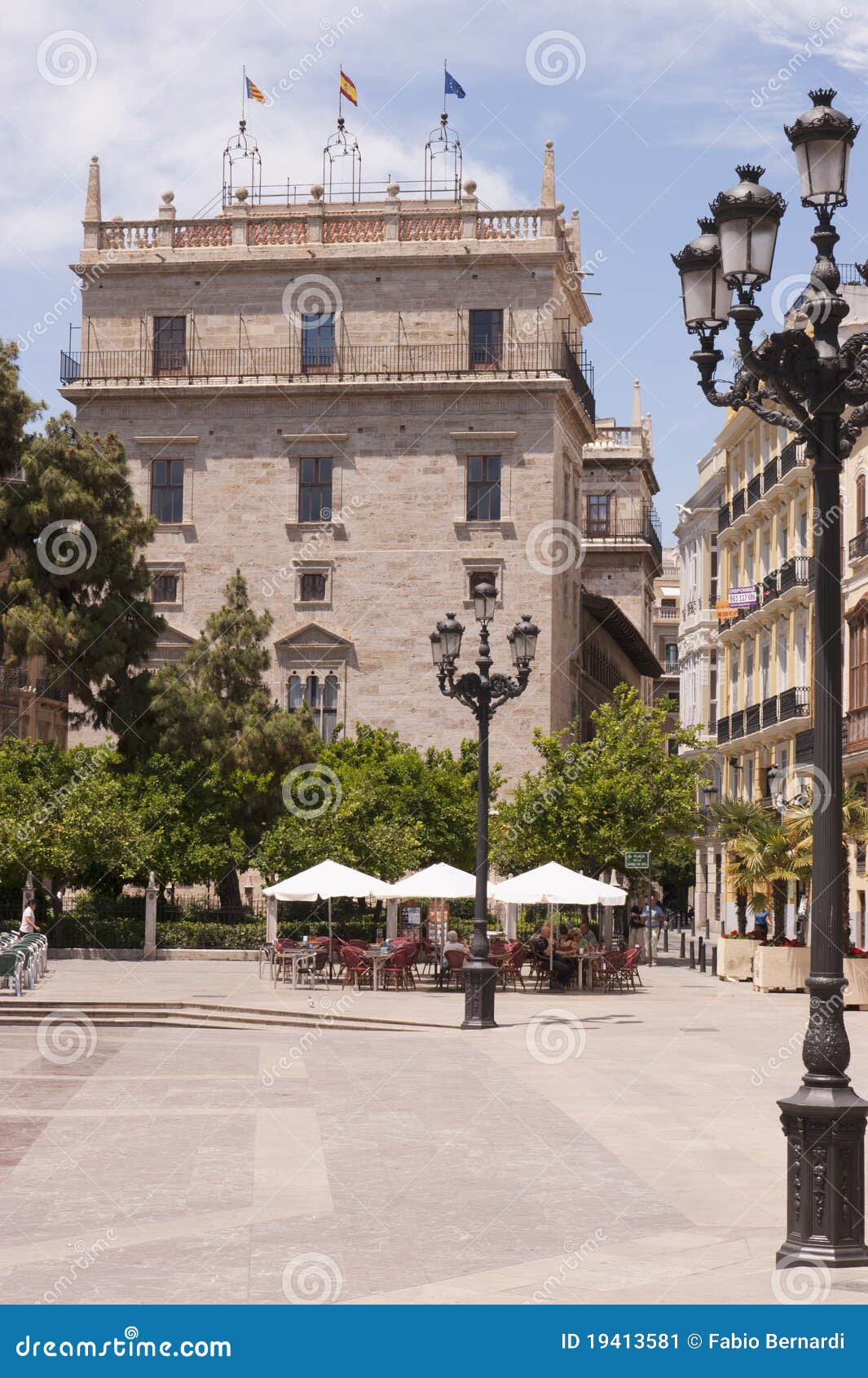 Paleis Van De Autonome Overheid Redactionele Foto - Image of beeld ...