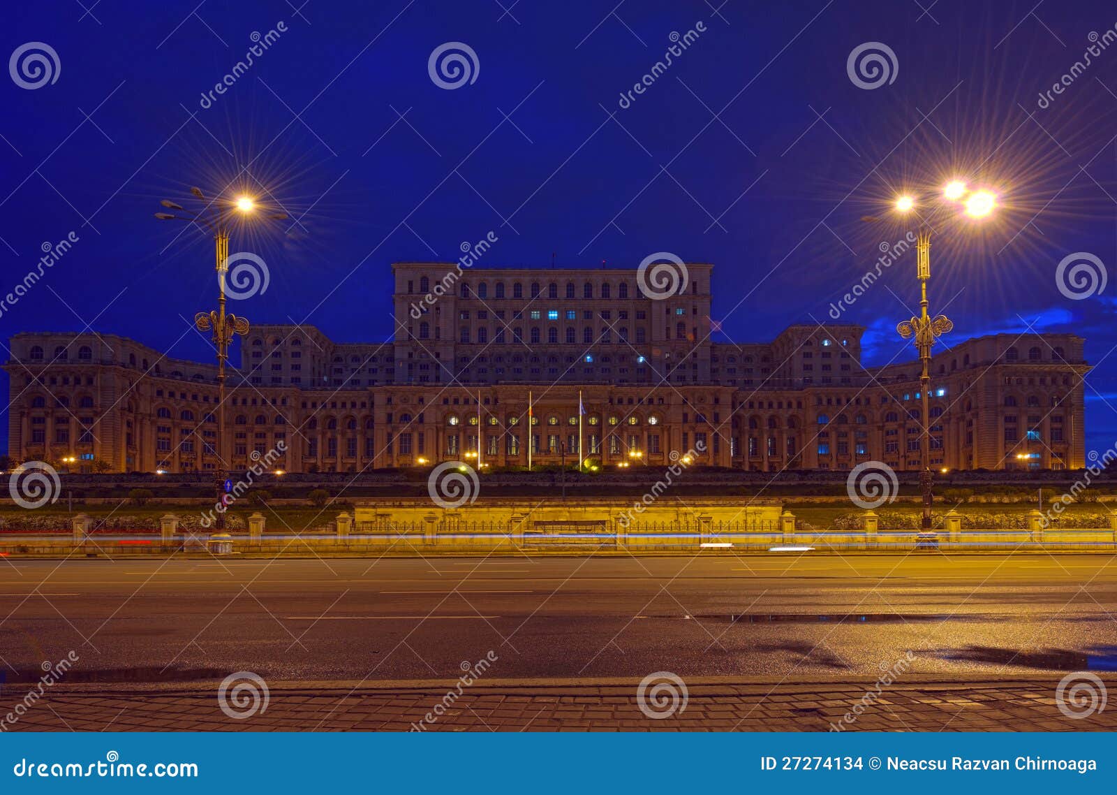 Paleis Van Het Parlement, Boekarest Stock Foto - Image of boekarest ...